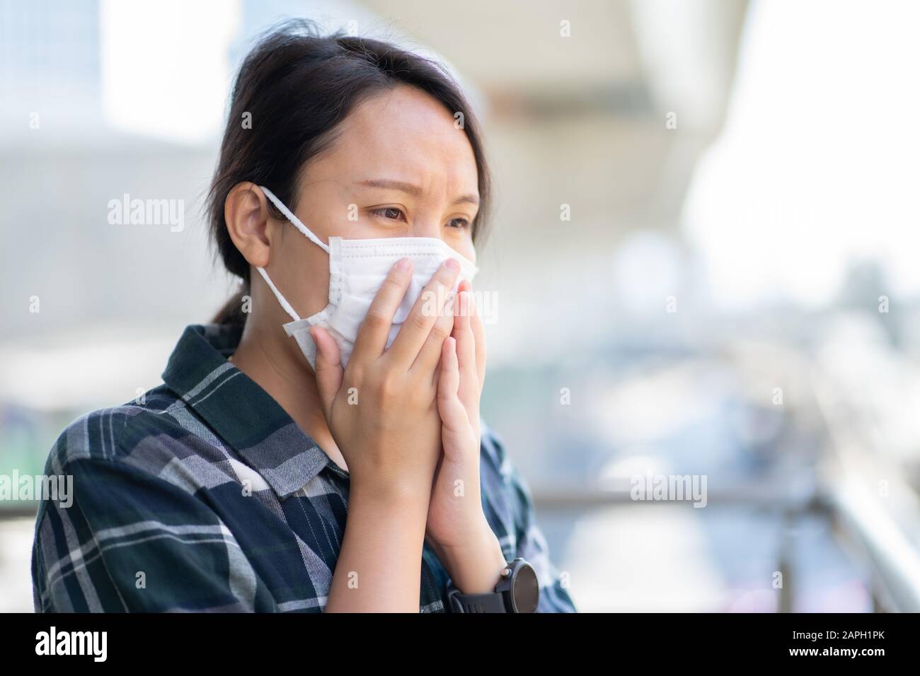 Woman wearing face mask protect filter against air pollution (PM2.5) or ...