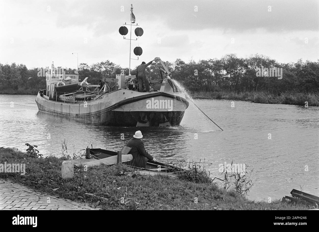 Cyanide fishing Black and White Stock Photos & Images - Alamy