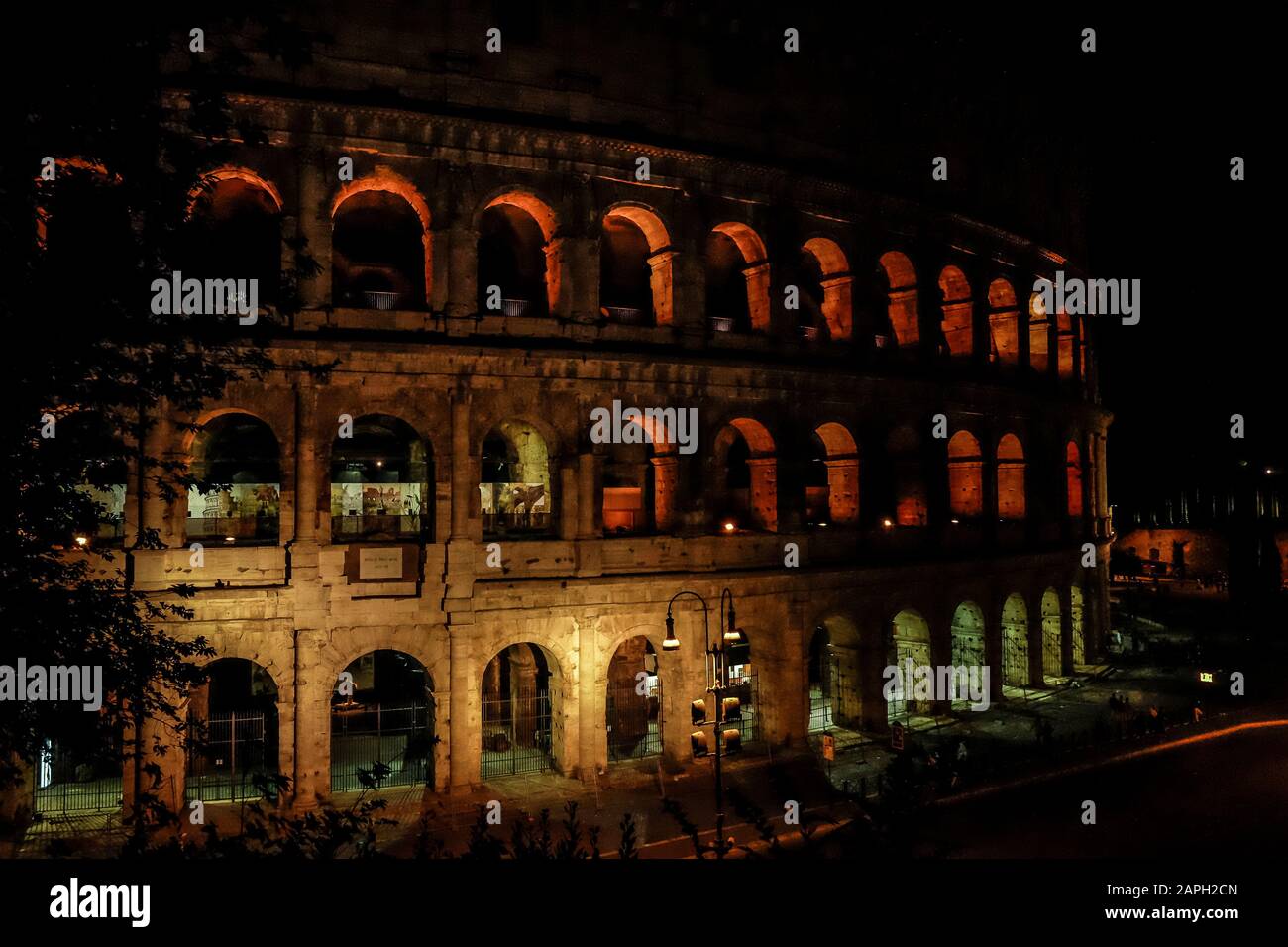 colosseum at night Stock Photo - Alamy