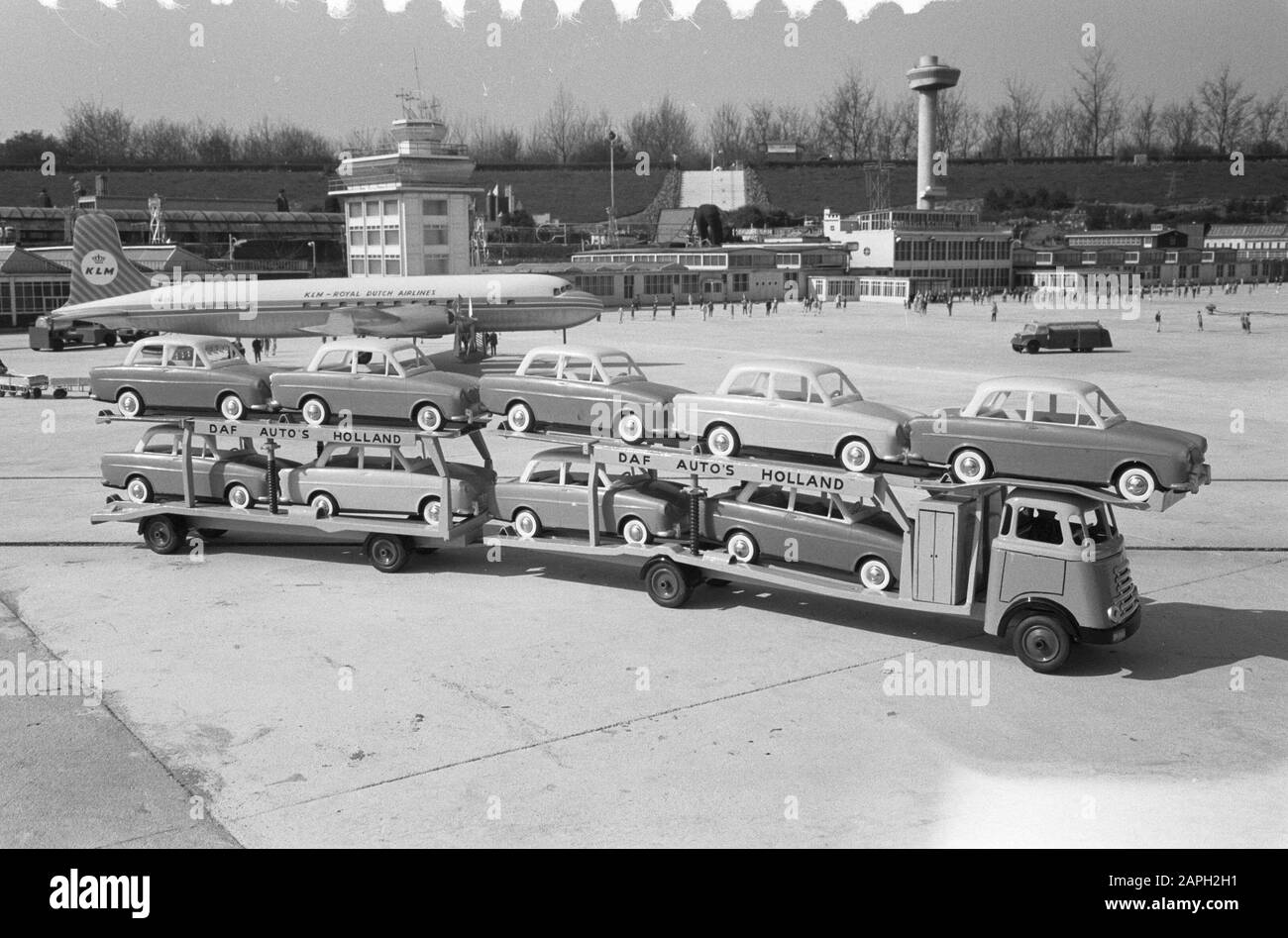 Daf semi truck Black and White Stock Photos & Images - Alamy