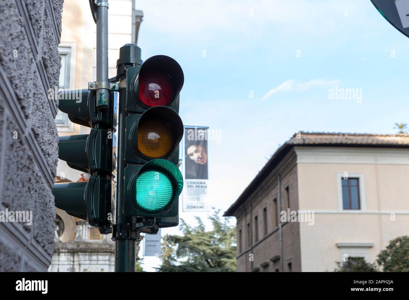 Street light on a pole hi-res stock photography and images - Alamy