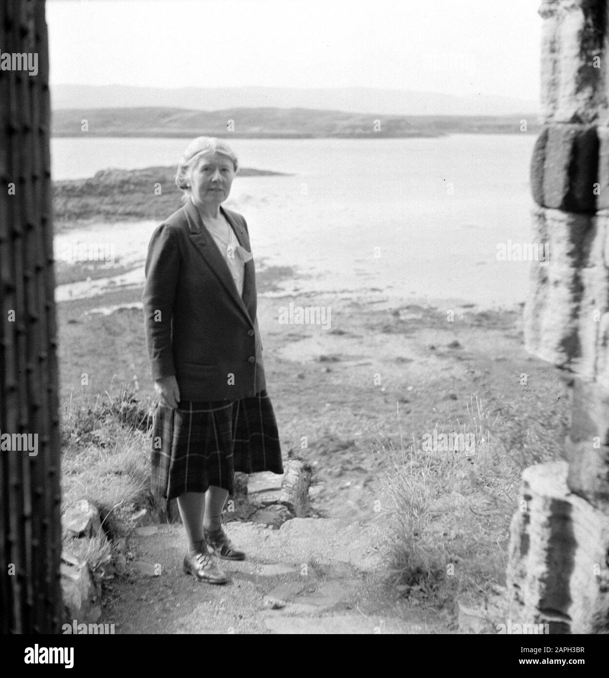 Dame flora macleod Black and White Stock Photos & Images - Alamy