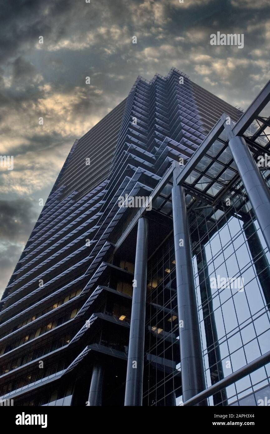 Black glass tower hi-res stock photography and images - Alamy