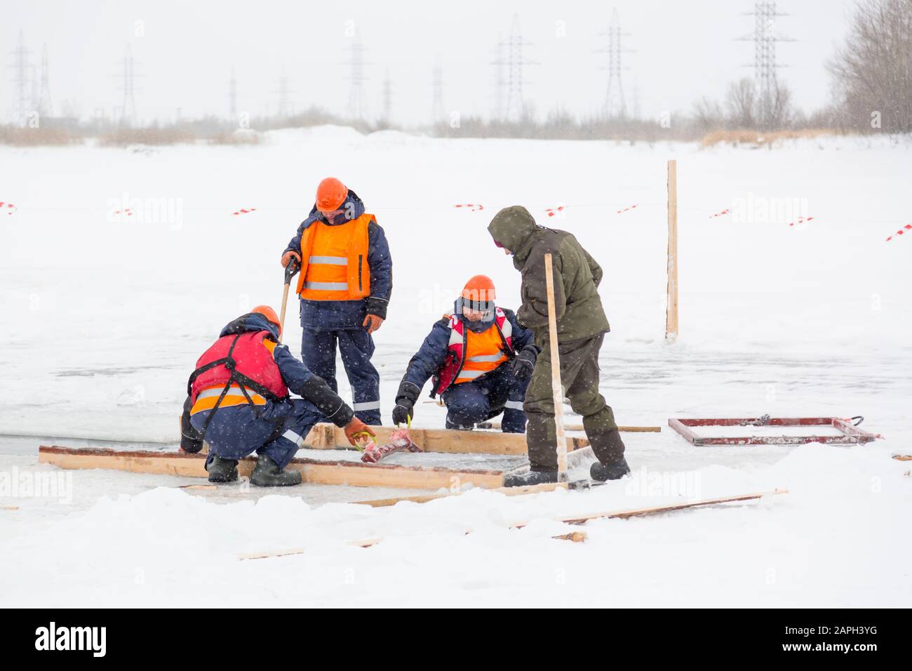 Workers catch ice blocks in the lane Stock Photo - Alamy