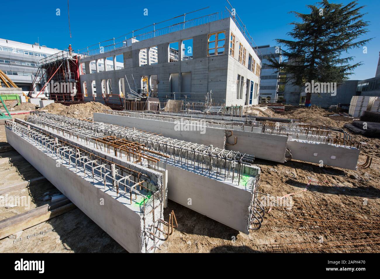 Construction Modern Building with concrete and steel Stock Photo - Alamy