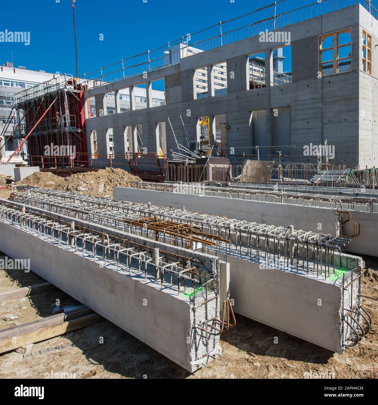 Construction Modern Building with concrete and steel Stock Photo - Alamy