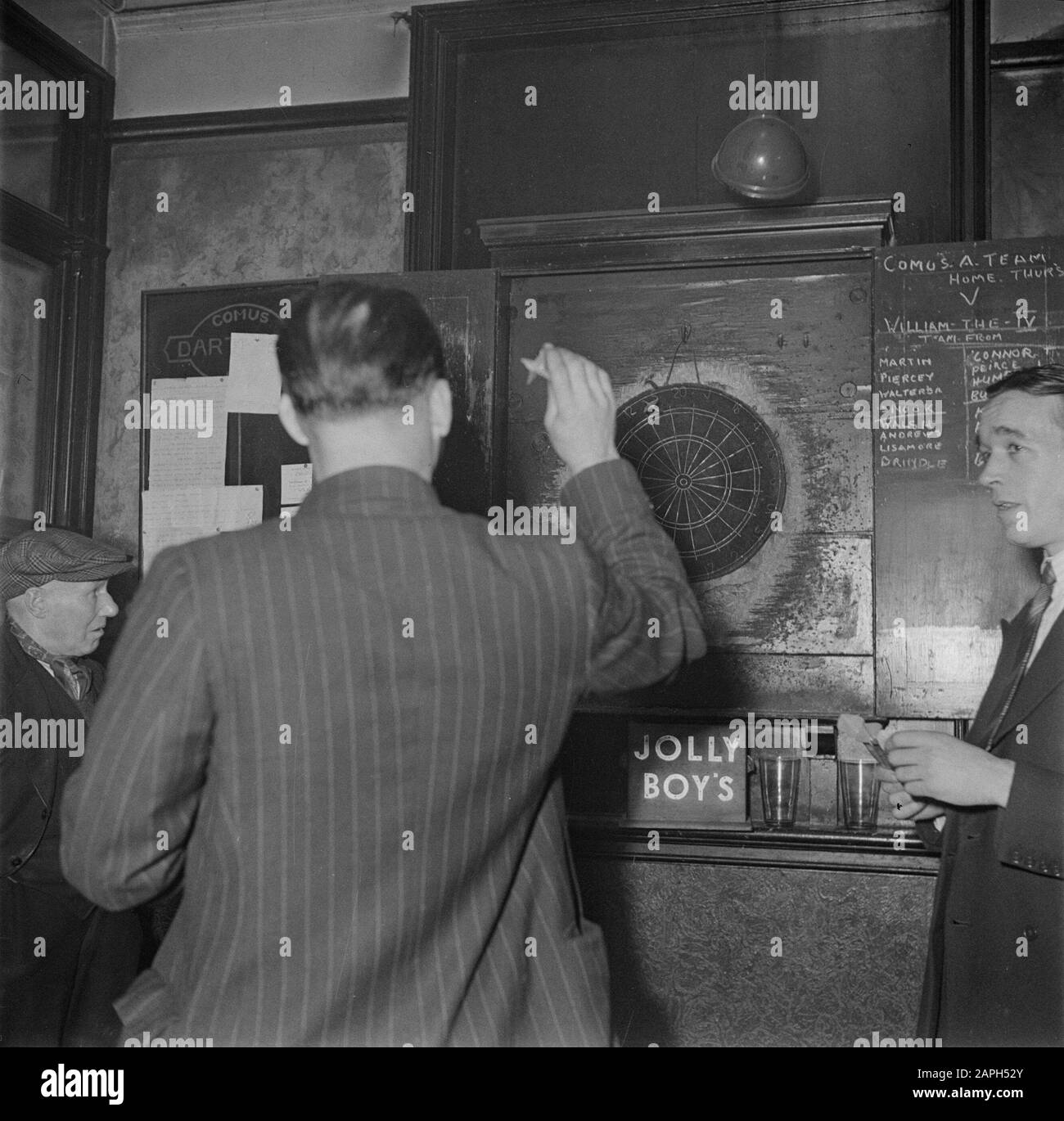 Date in a pub Black and White Stock Photos & Images - Alamy