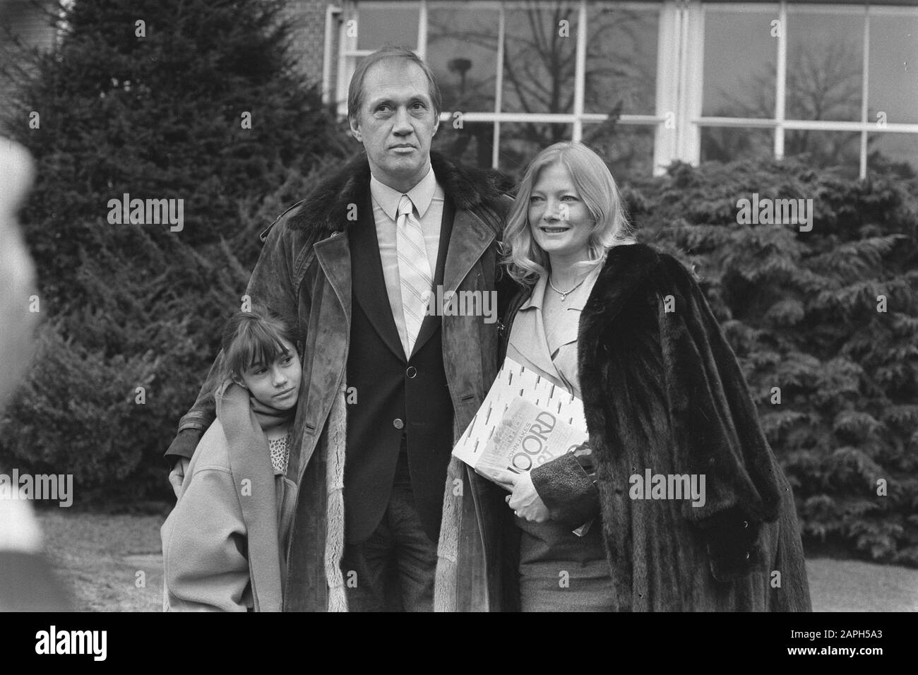 David Carradine with wife and child in Hilversum for press conference ...