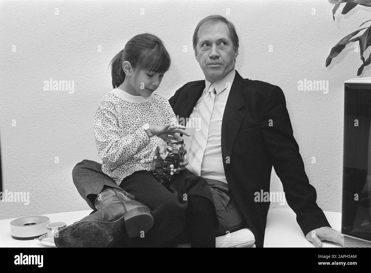David Carradine with wife and child in Hilversum for press conference ...