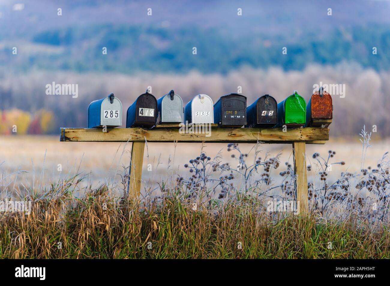 Covered mailboxes hi-res stock photography and images - Alamy