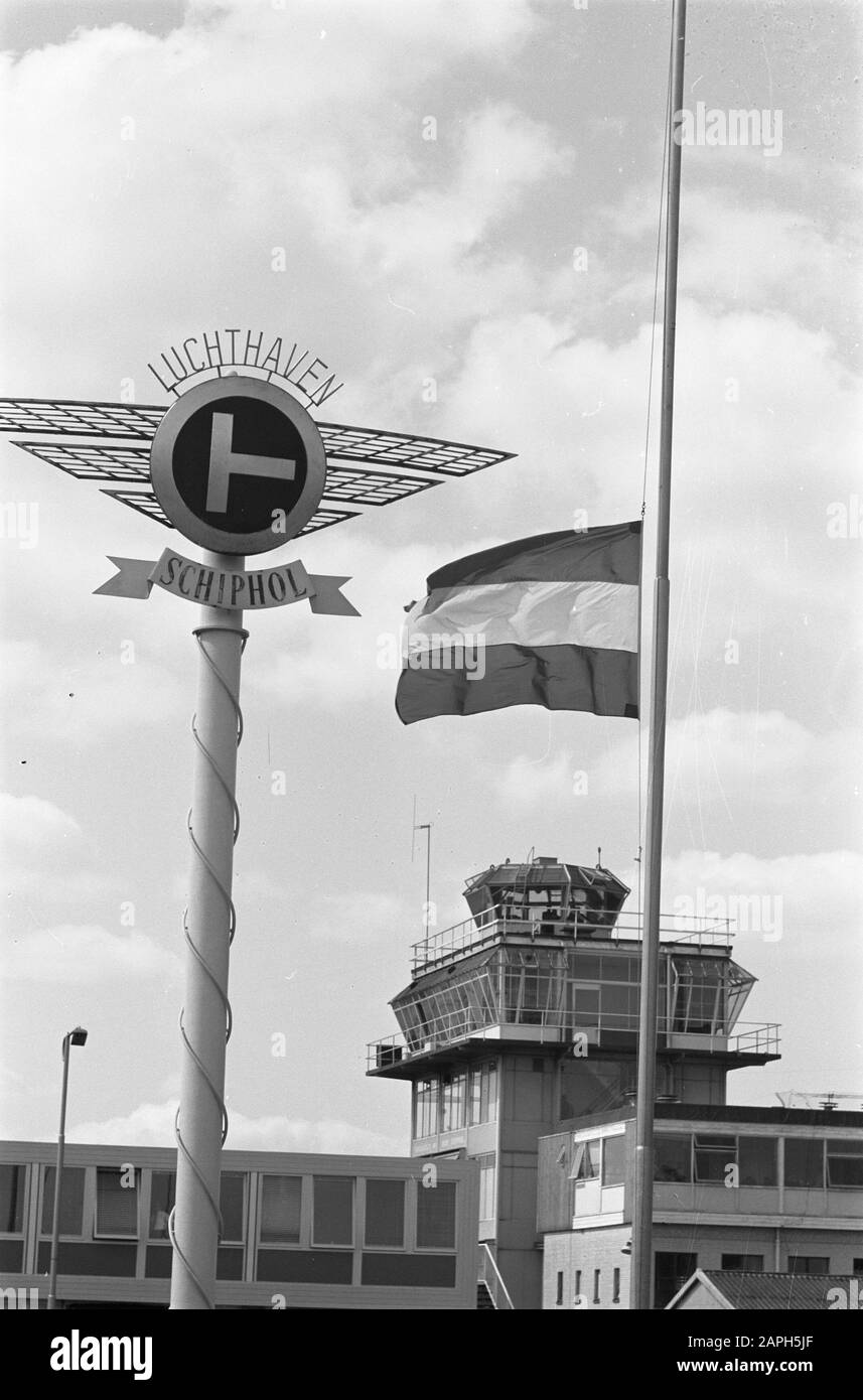 Dc8 missing flag hi-res stock photography and images - Alamy