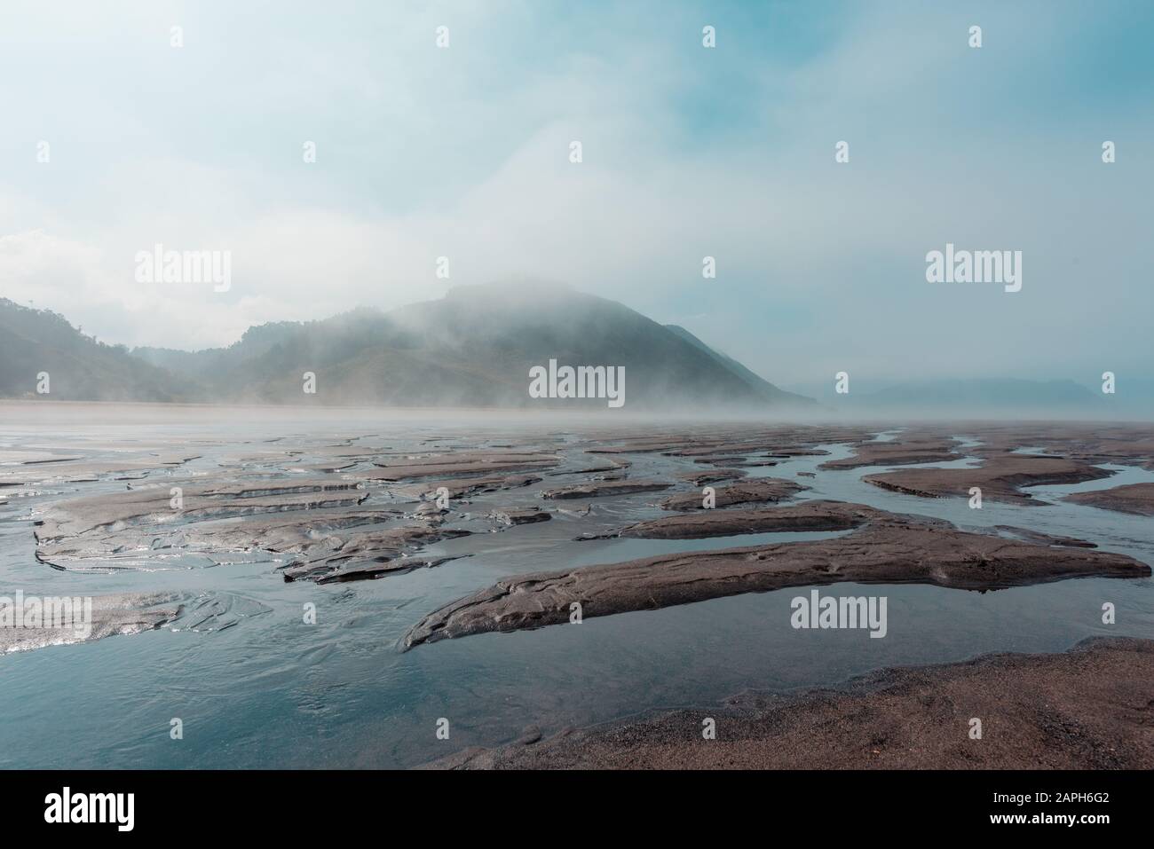 Mist in ocean coast hi-res stock photography and images - Alamy