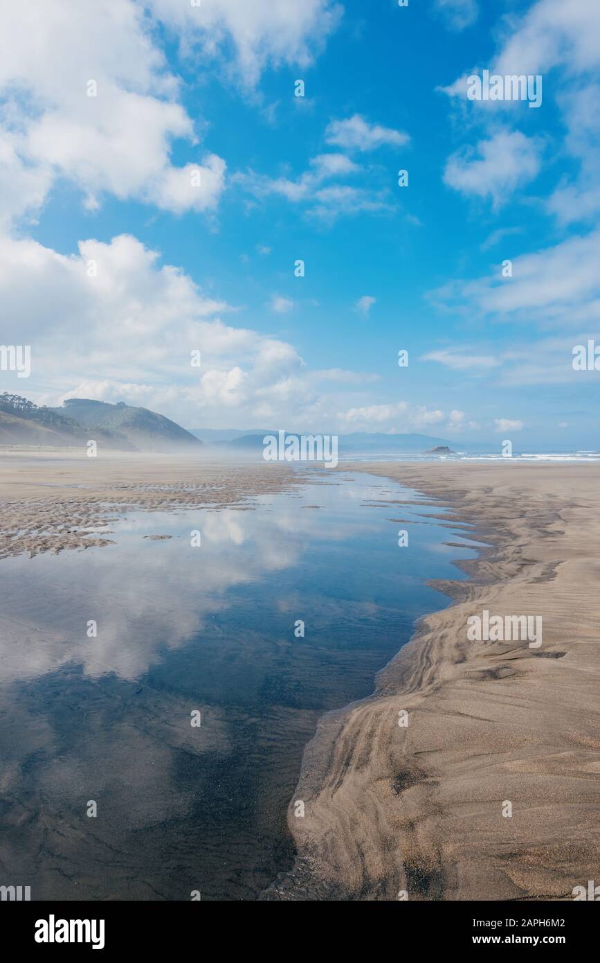 Ocean puddle hi-res stock photography and images - Alamy