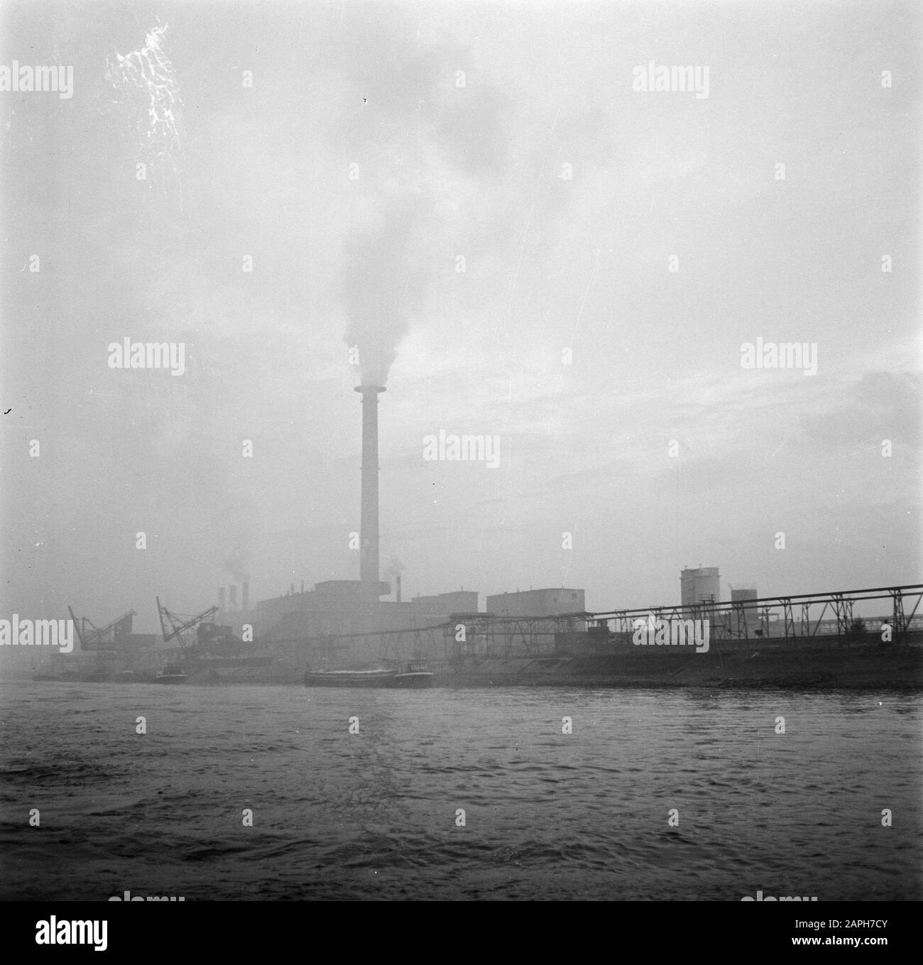 Rhine navigation, reportage from motor ship Damco 230: West Germany ...