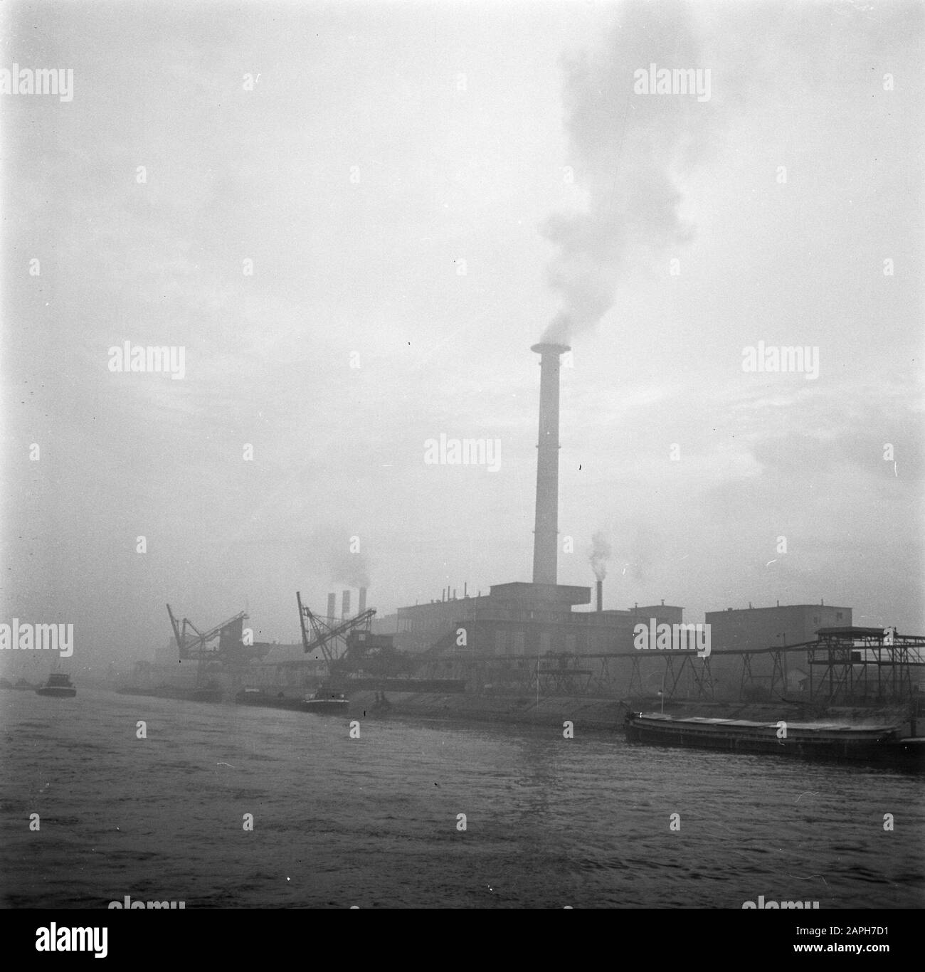 Rhine navigation, reportage from motor ship Damco 230: West Germany ...