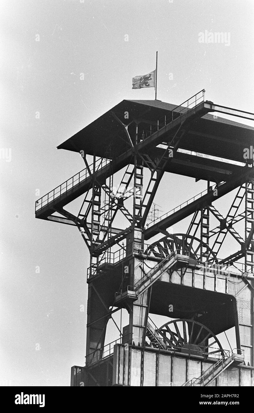 The Belgian unrest, flag half-mast on the mine Zwartberg Date: 2 ...
