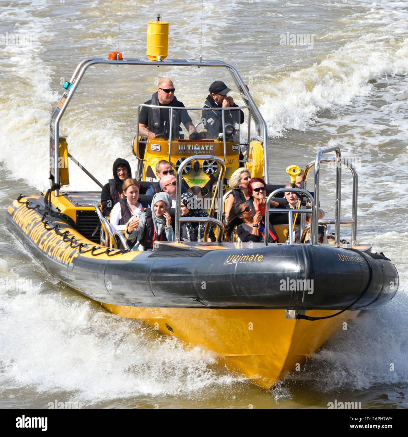 Fast boat hi-res stock photography and images - Alamy