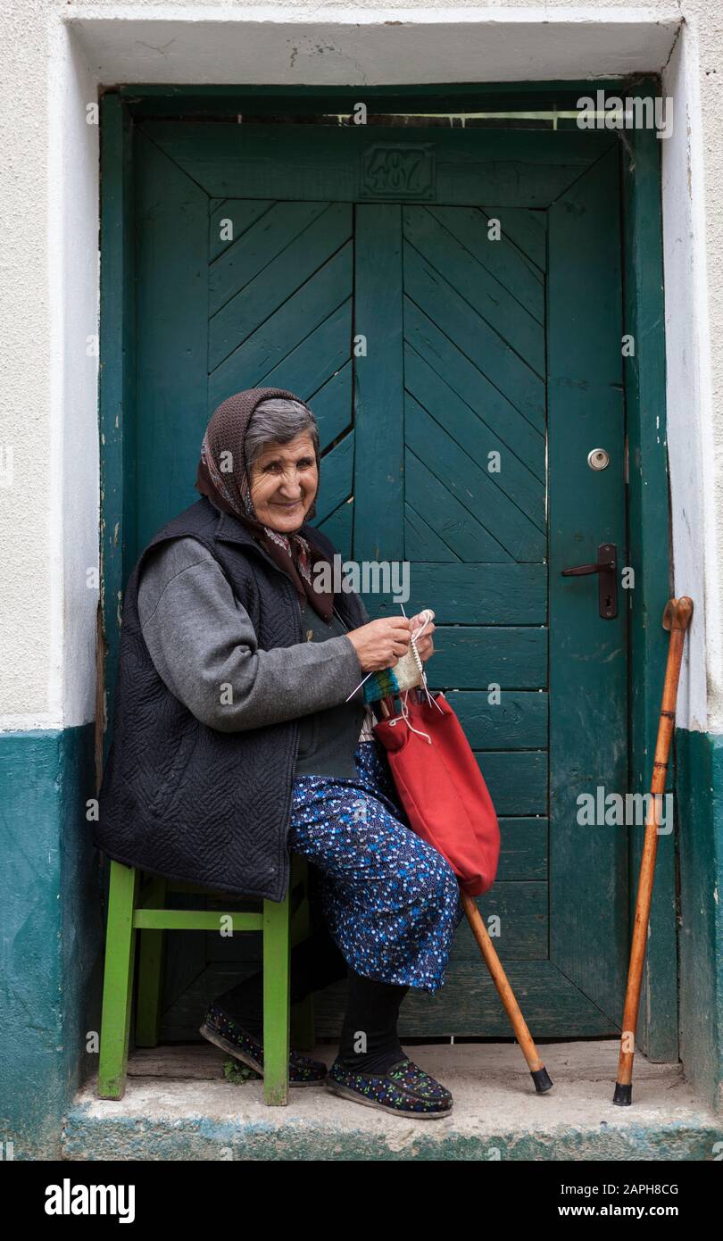 Old lady front door hi-res stock photography and images - Alamy