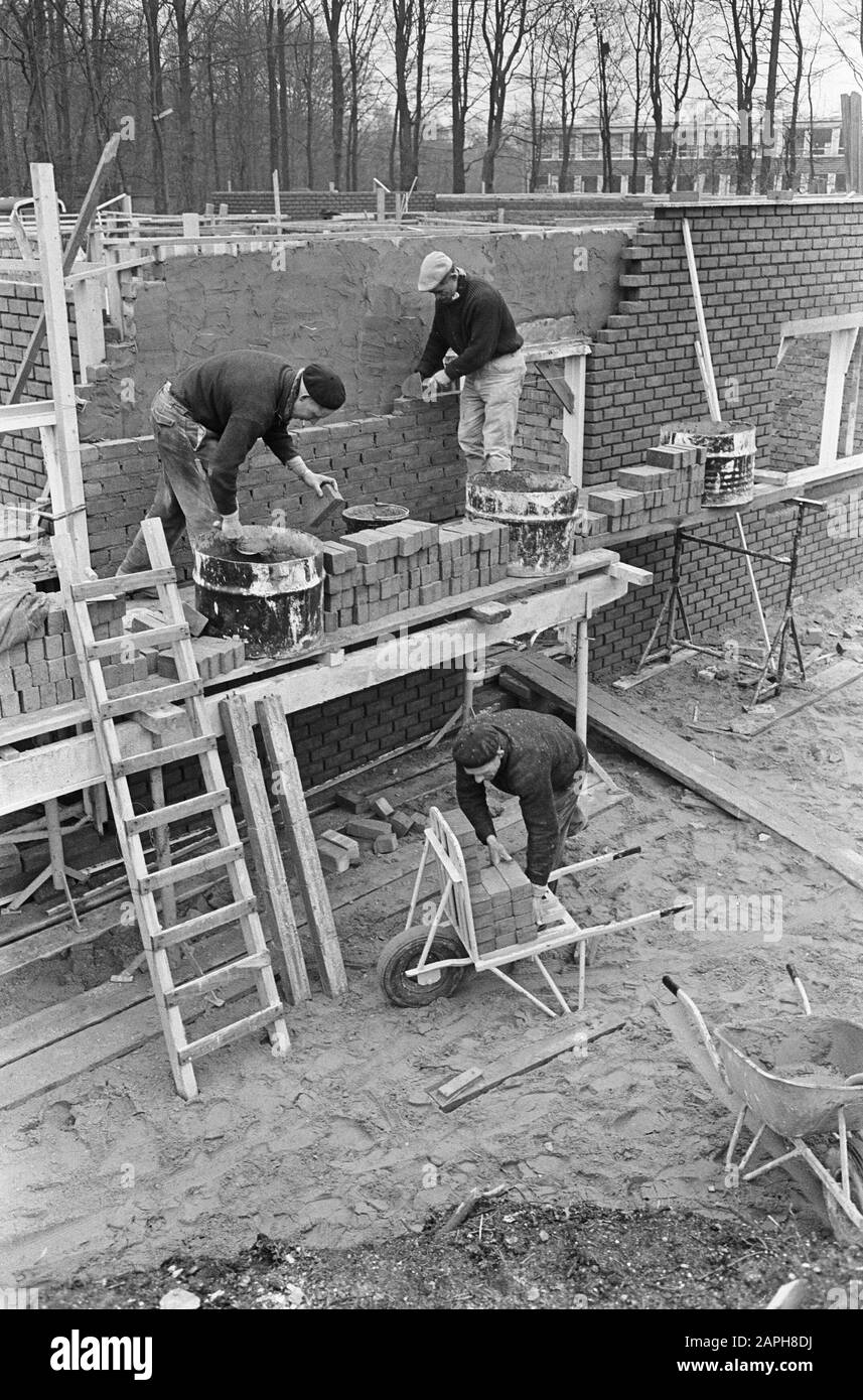 Bricklayers at work Black and White Stock Photos & Images - Alamy