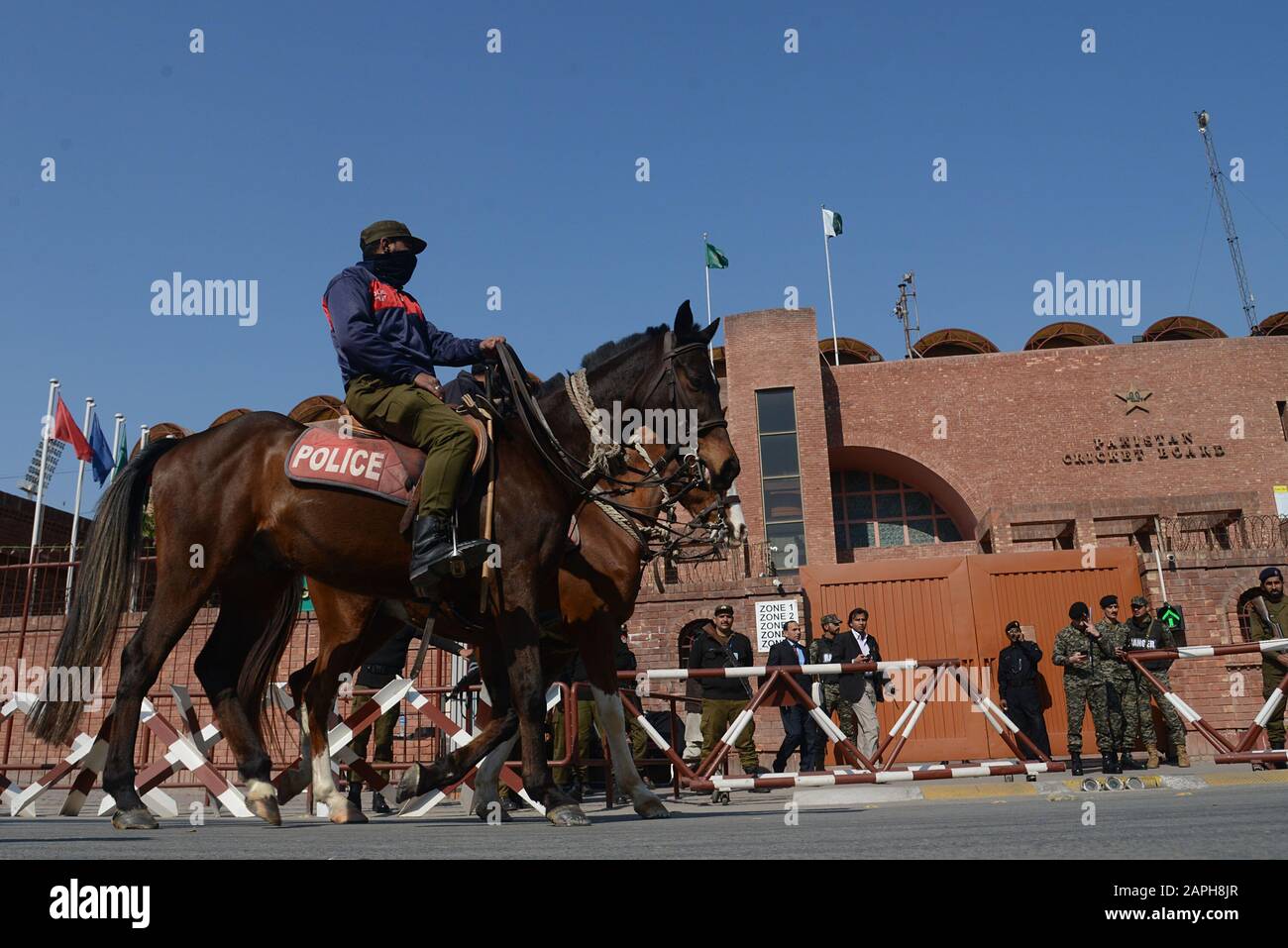 Lahore, Pakistan. 23rd Jan, 2020. Pakistani Rangers personnel ...