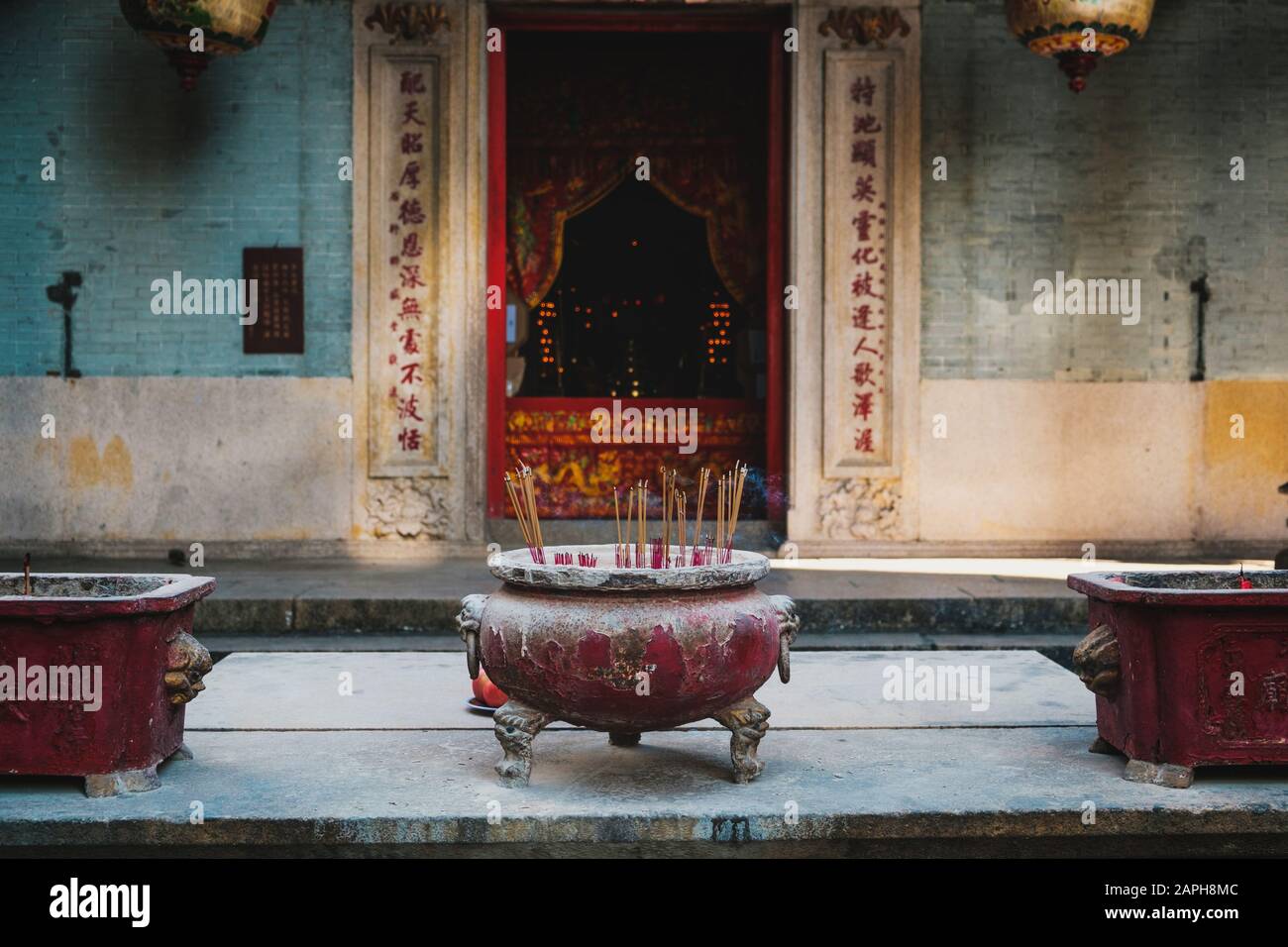 Chinese buddhist temple hi-res stock photography and images - Alamy