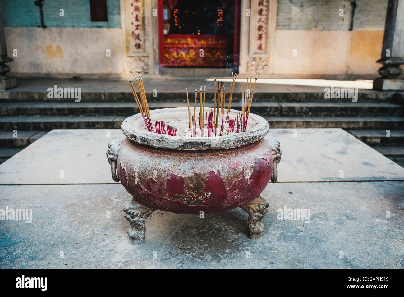 Incense burner buddhist temple hi-res stock photography and images - Alamy