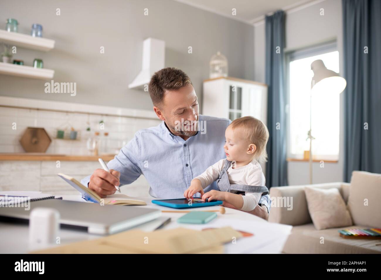 Bearded dad small girl hi-res stock photography and images - Alamy