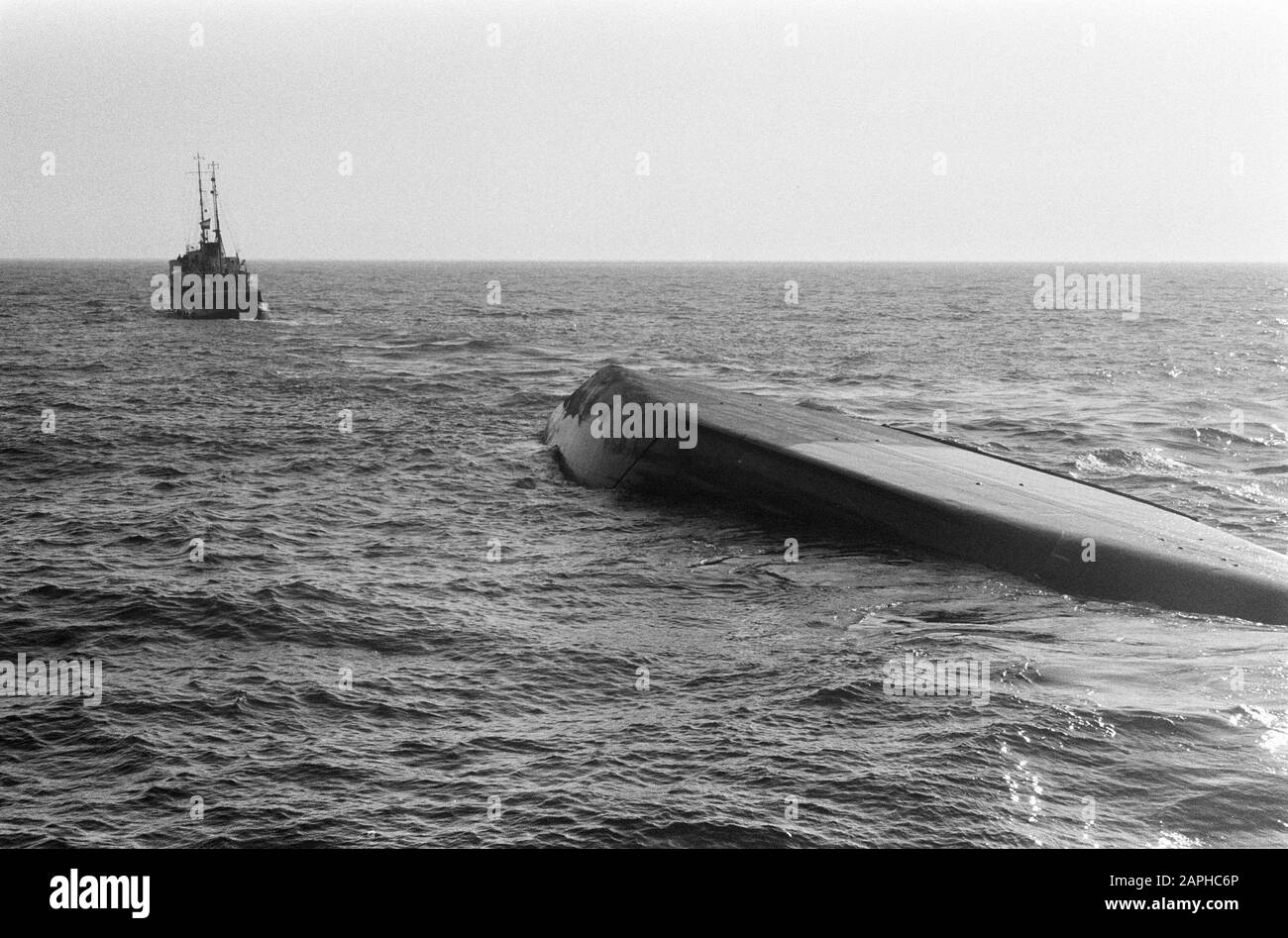 The Yellow Sea with tilted ship Thuntank 7 as drag the Nieuwe Waterweg ...