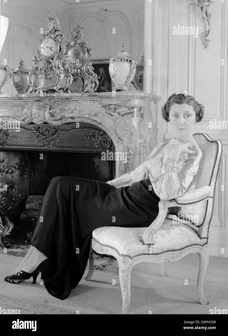 Countess of Paris Description: The Countess of Paris poses in a Hôtel ...