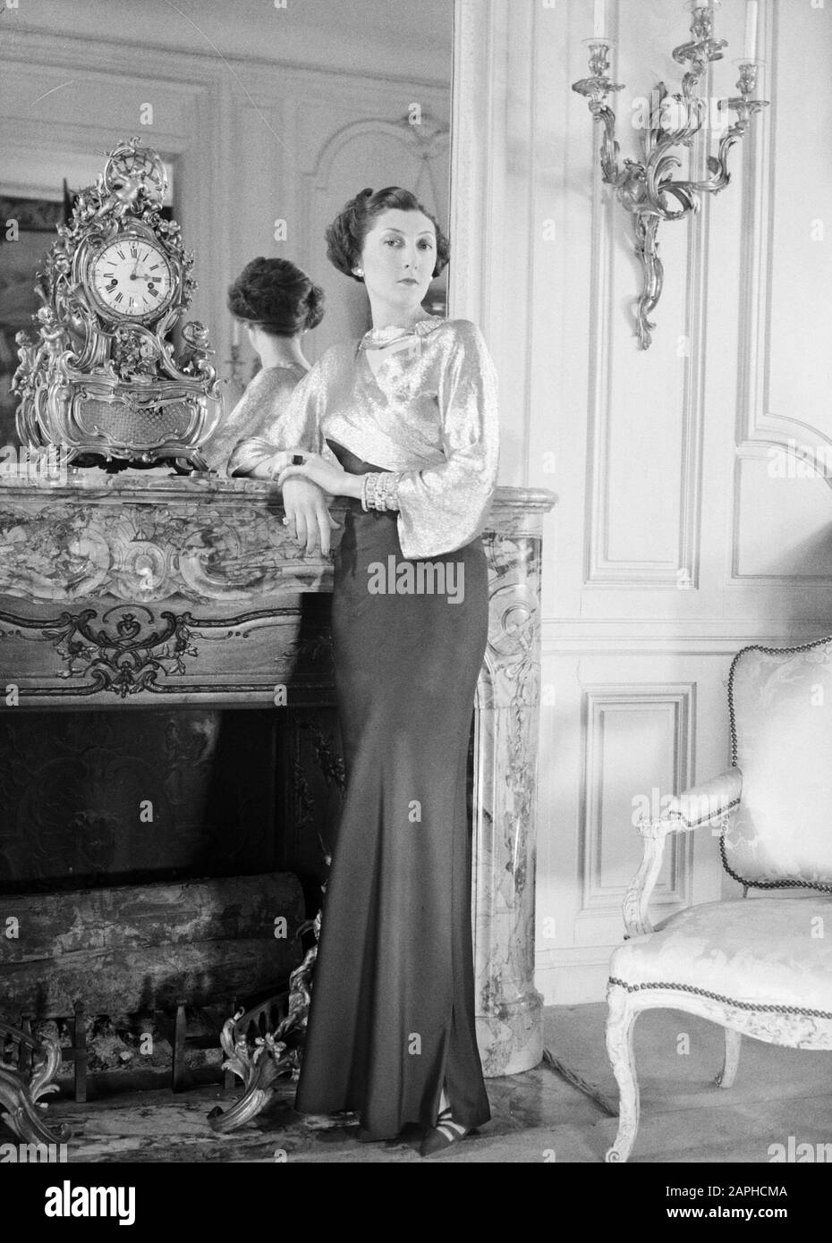 Countess of Paris Description: The Countess of Paris poses in a Hôtel ...