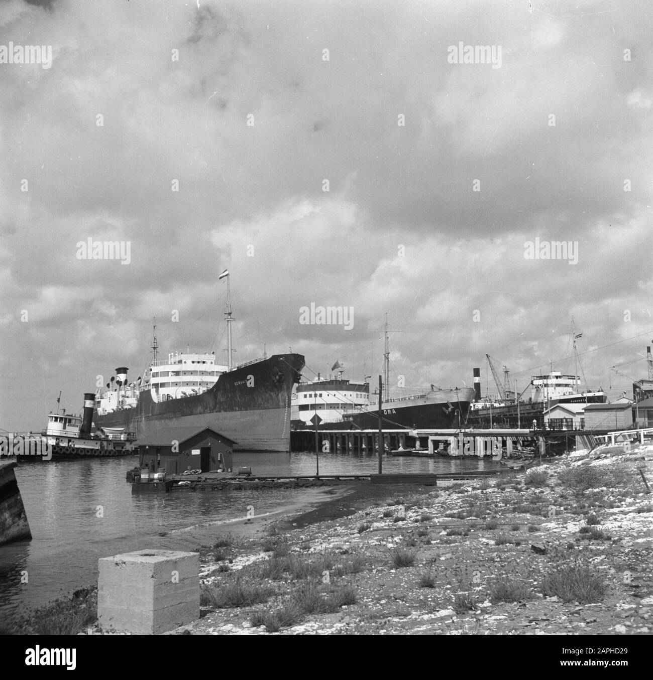 Aruba oil refinery hi-res stock photography and images - Alamy