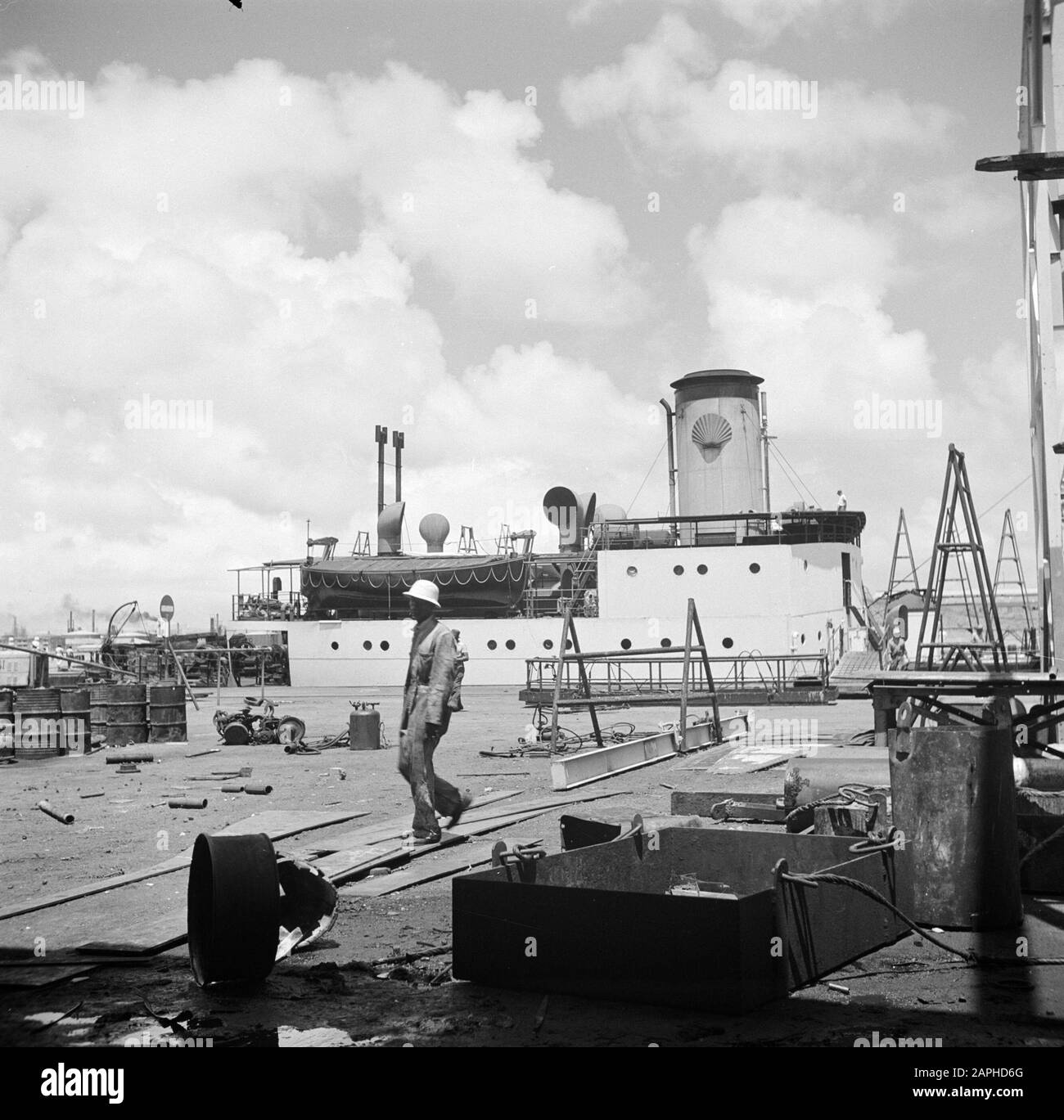 Isla oil refinery Black and White Stock Photos & Images - Alamy
