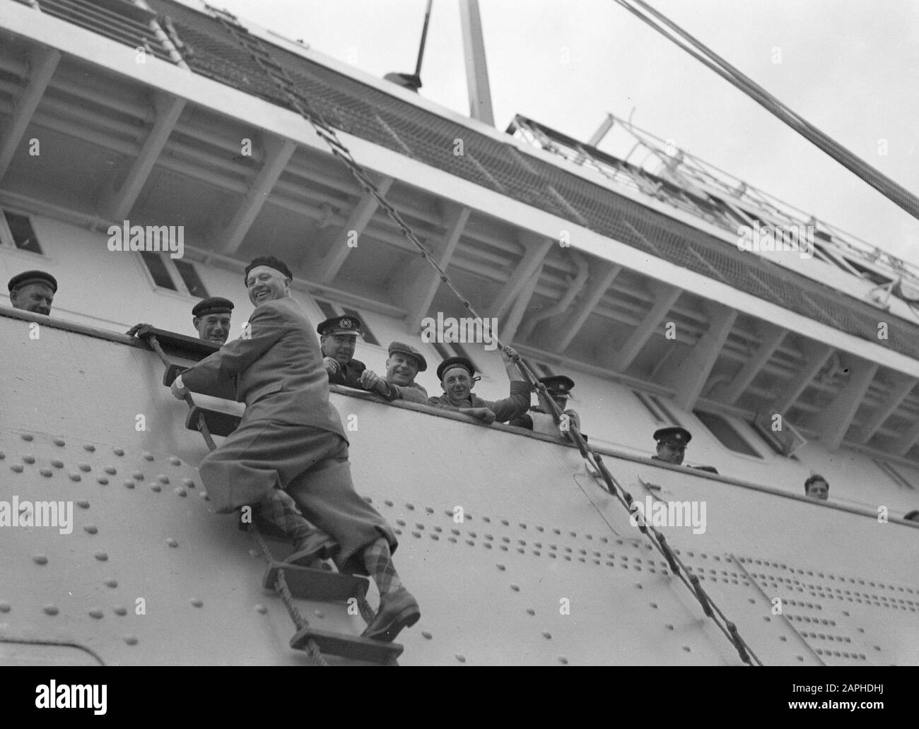 Rope ladders Black and White Stock Photos & Images - Alamy