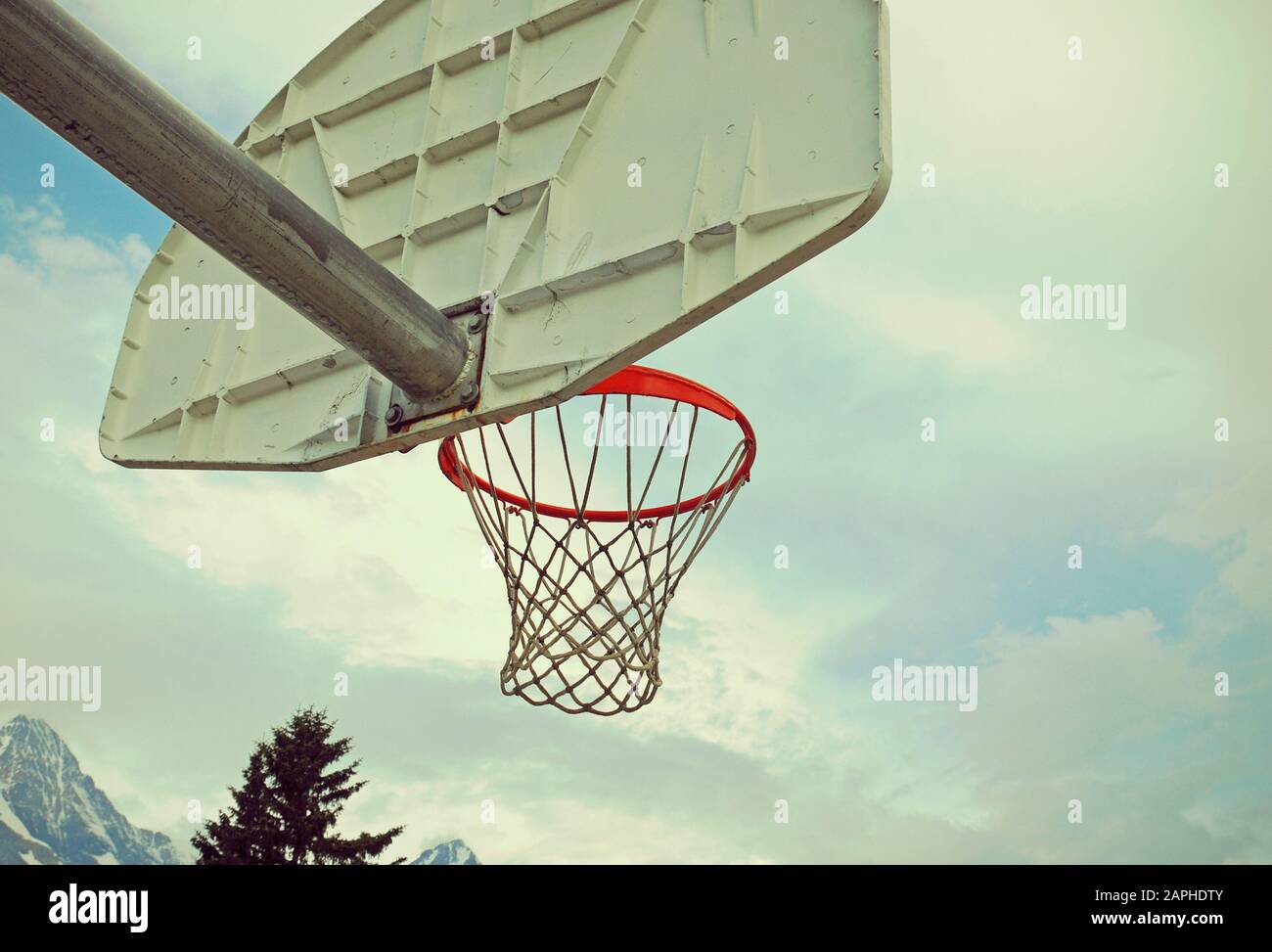Outdoor basketball hoop Stock Photo - Alamy
