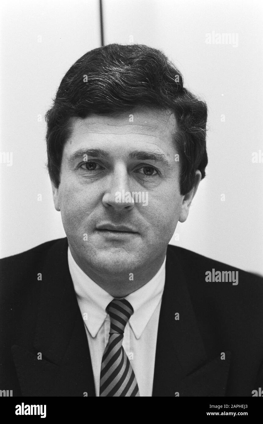 Commissioned financieel dagblad Black and White Stock Photos & Images ...