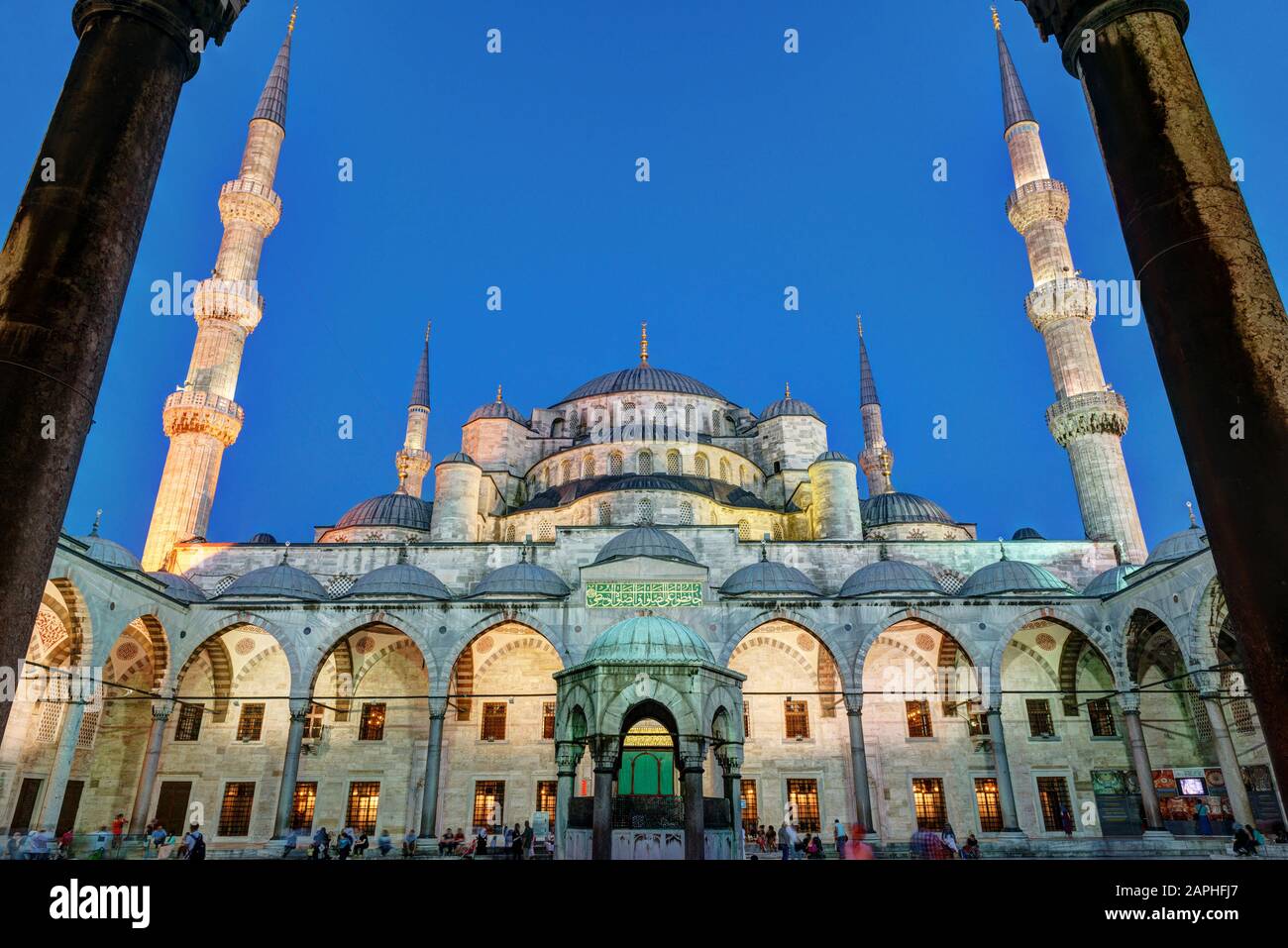 View blue mosque courtyard hi-res stock photography and images - Alamy