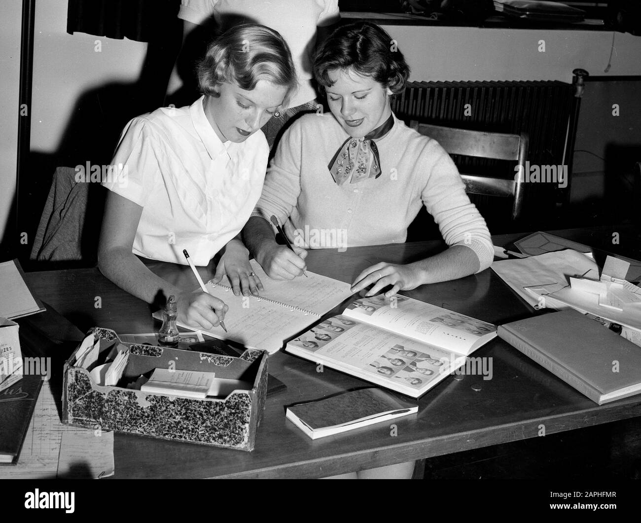 1950s high school hi-res stock photography and images - Alamy