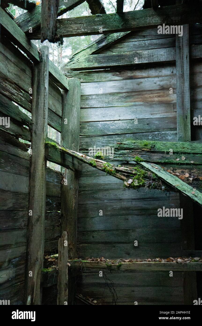 Creepy old shed hi-res stock photography and images - Alamy
