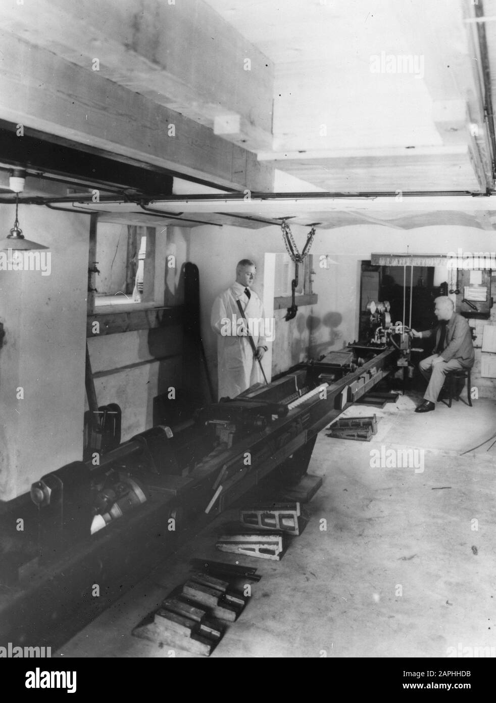 35 tons hi-res stock photography and images - Alamy