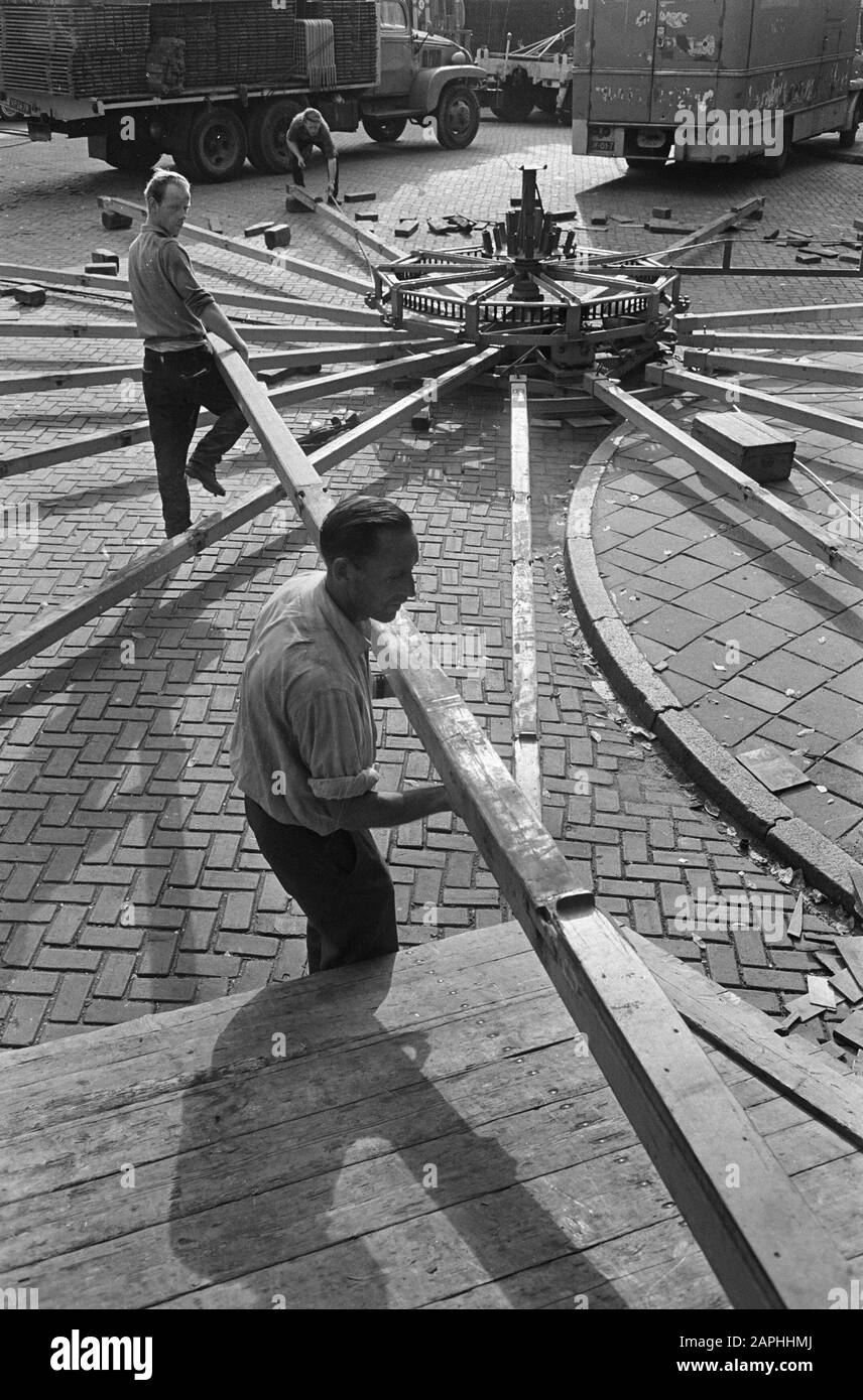 Jordaanfestival 1968 Description: The fair at the Palmgracht is being ...