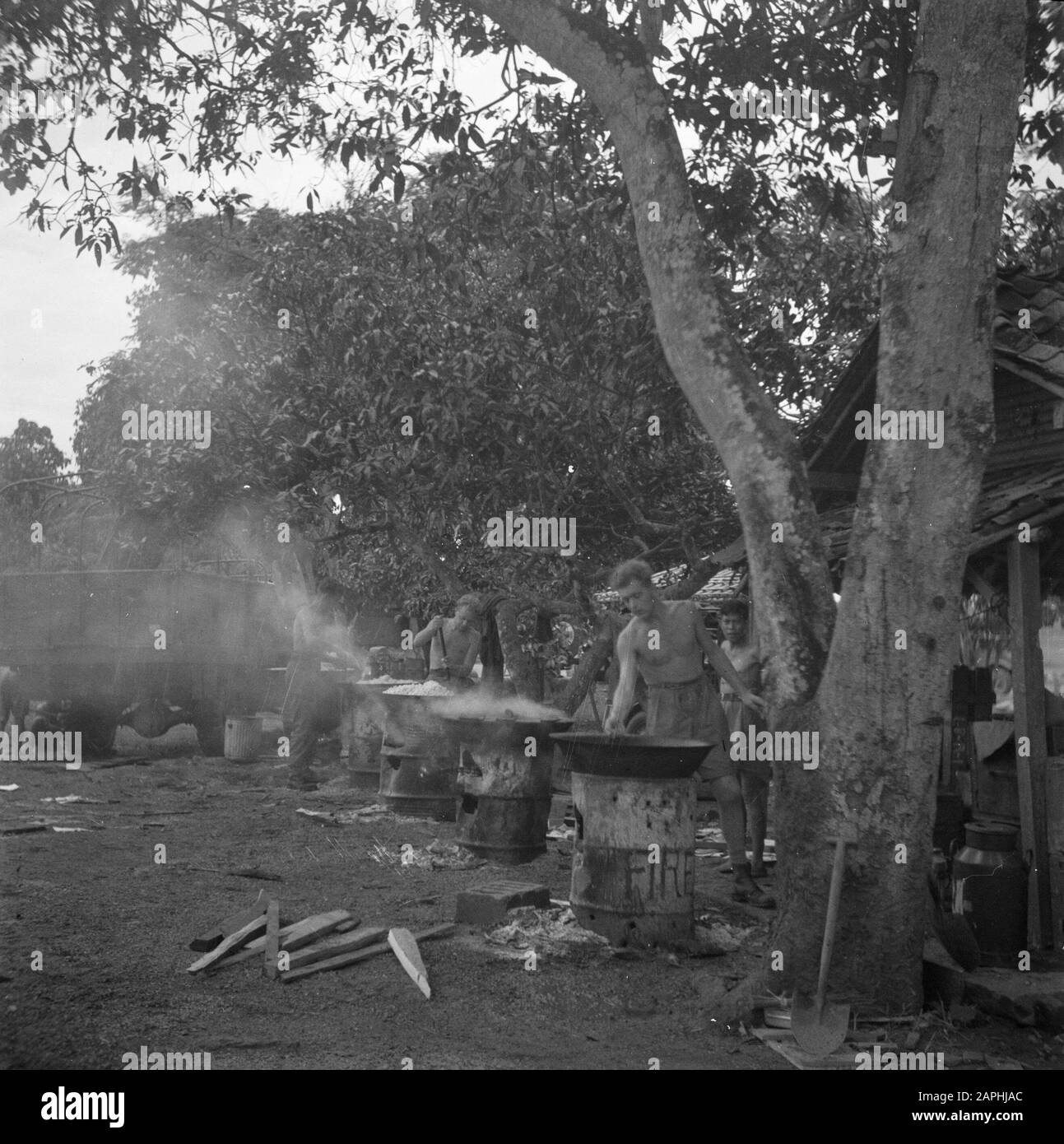 Cooking in the military hi-res stock photography and images - Alamy