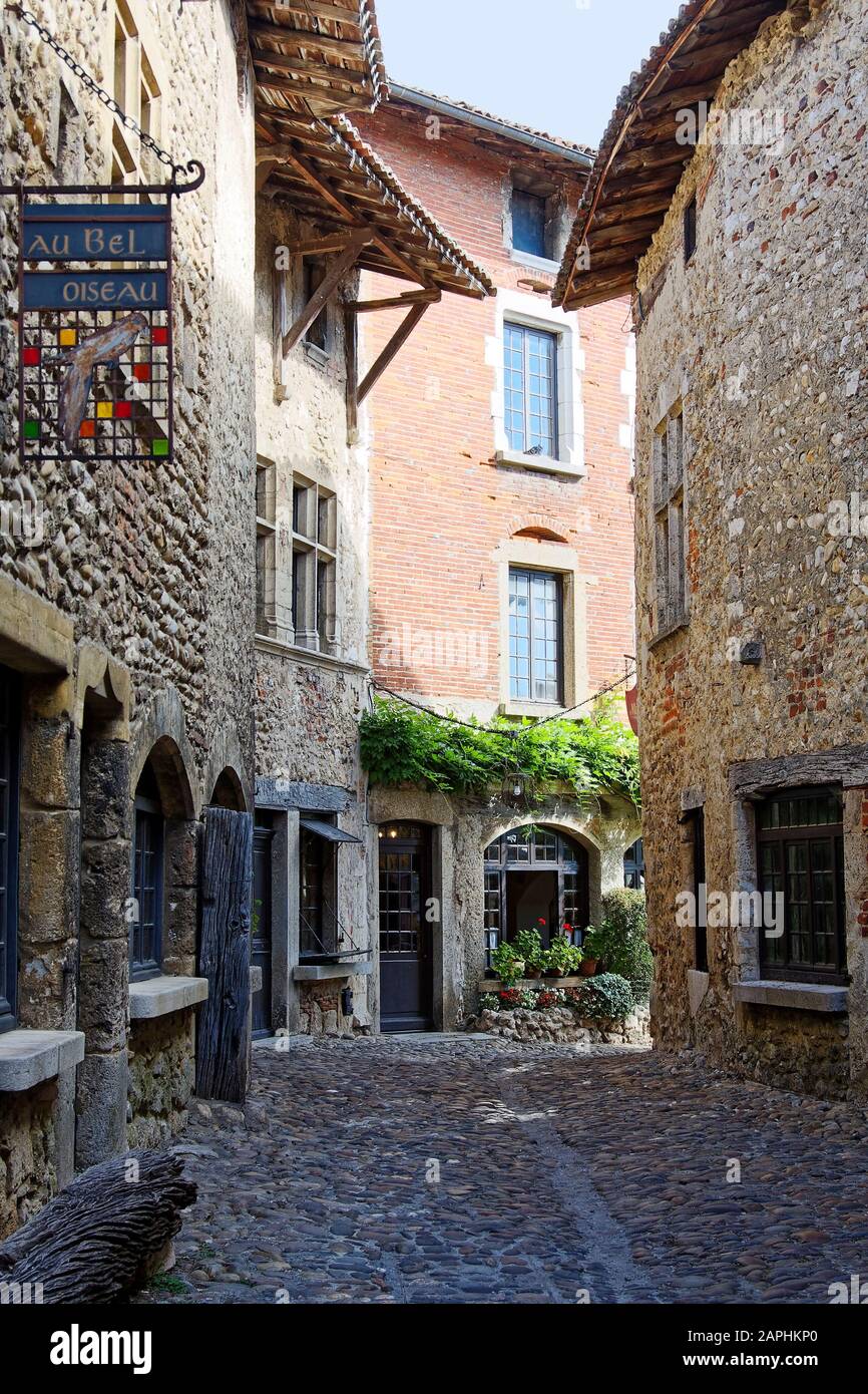 Perouges france hi-res stock photography and images - Alamy
