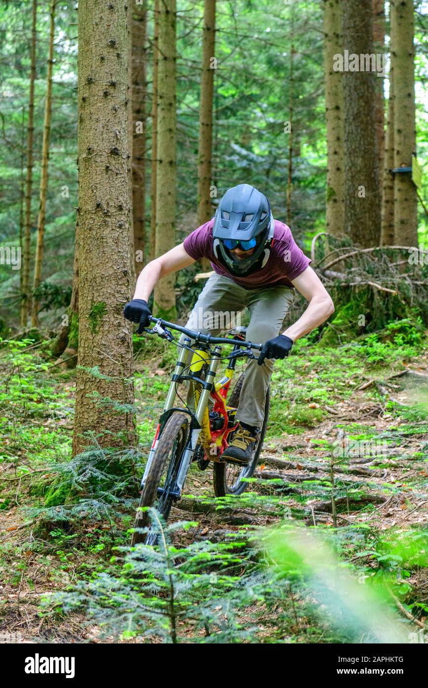 Mountainbike rider hi-res stock photography and images - Alamy
