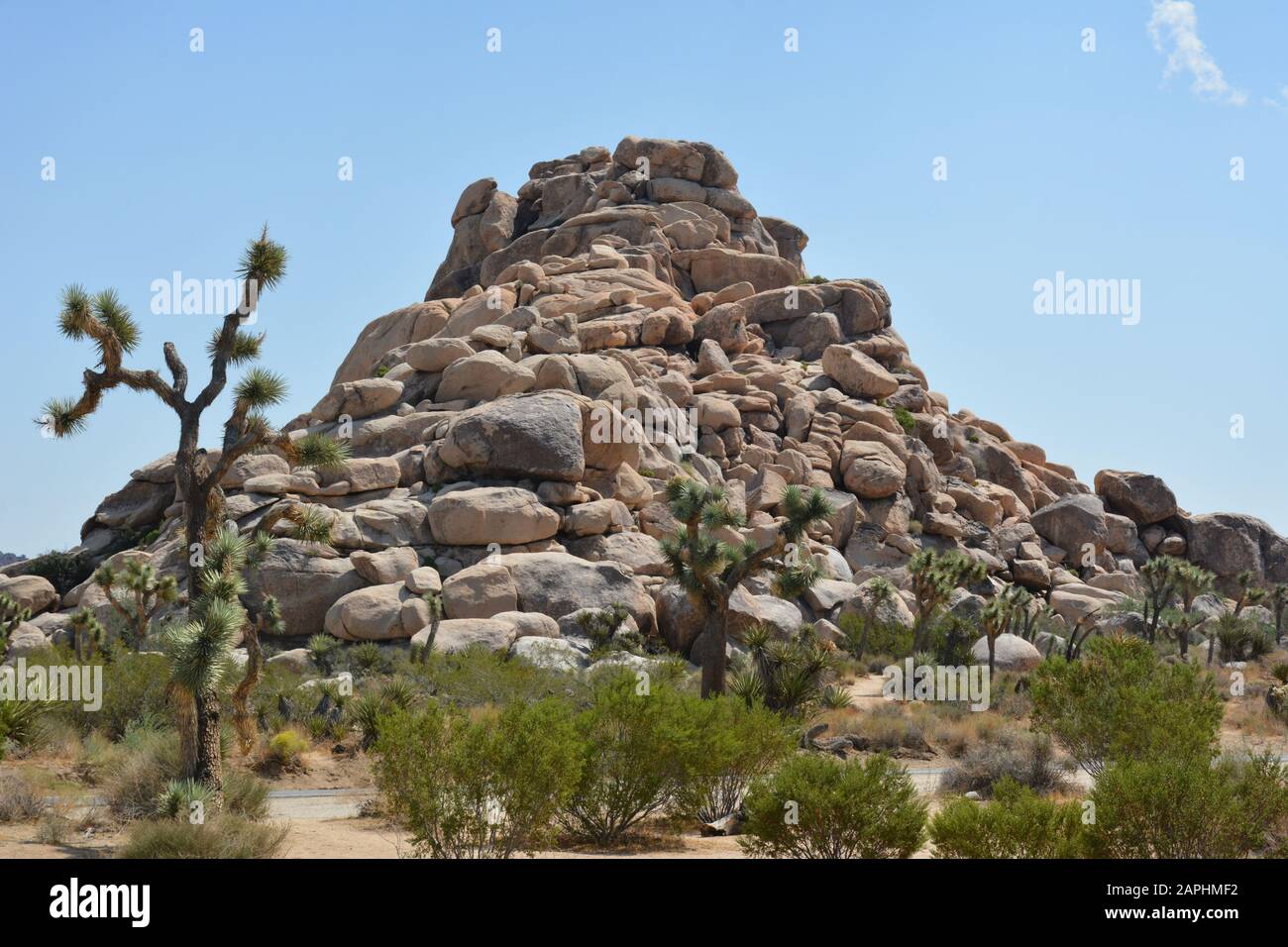 Rock pile formation in California's Joshua Tree National Park Stock ...