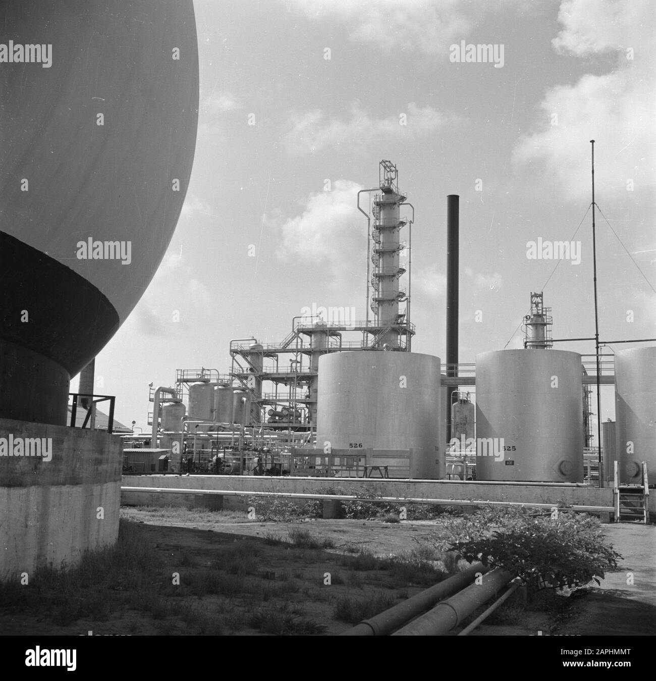 Aruba oil refinery hi-res stock photography and images - Alamy