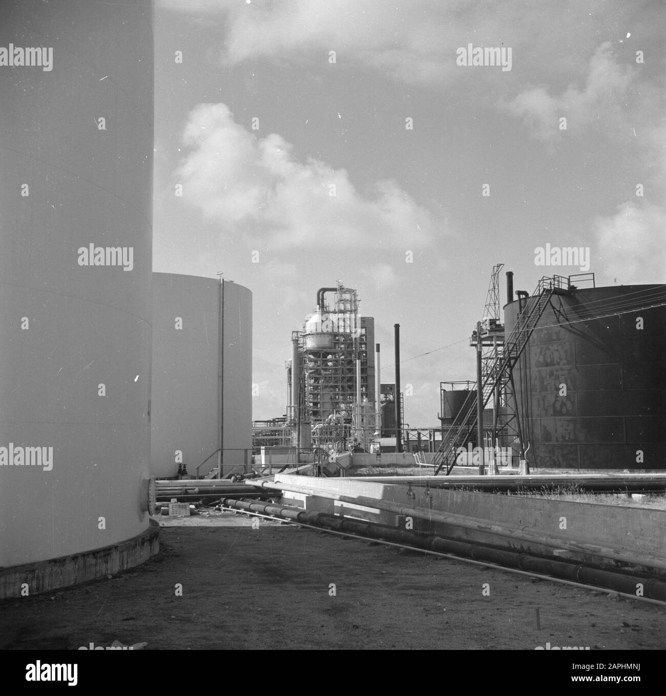Lago refinery Black and White Stock Photos & Images - Alamy
