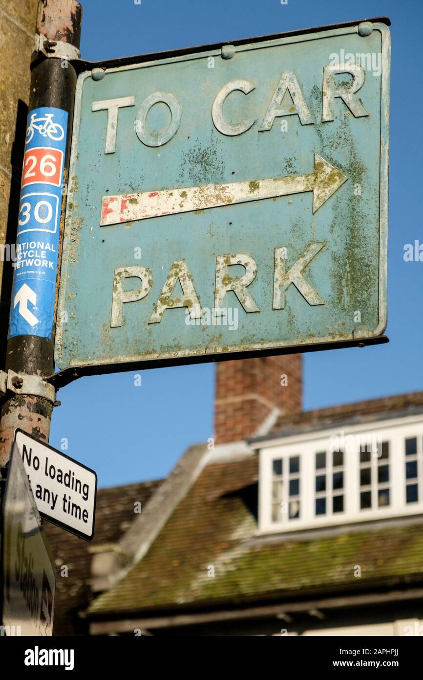 Sign car park hi-res stock photography and images - Alamy