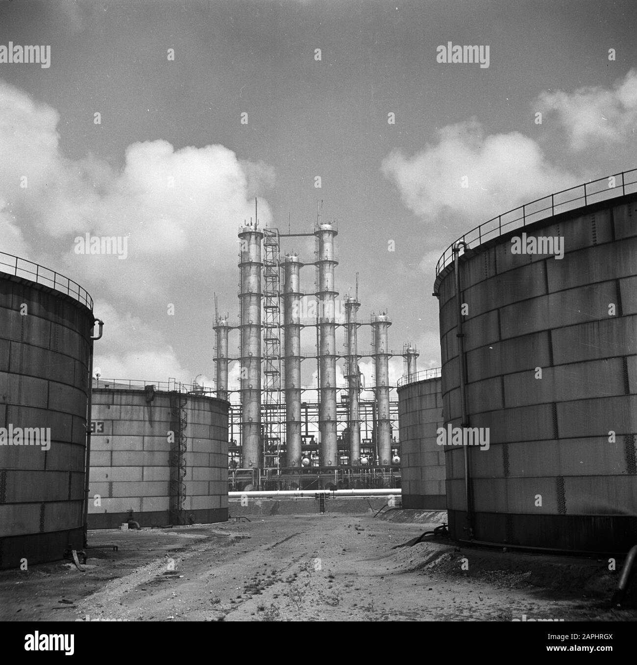 Oil refinery curacao Black and White Stock Photos & Images - Alamy