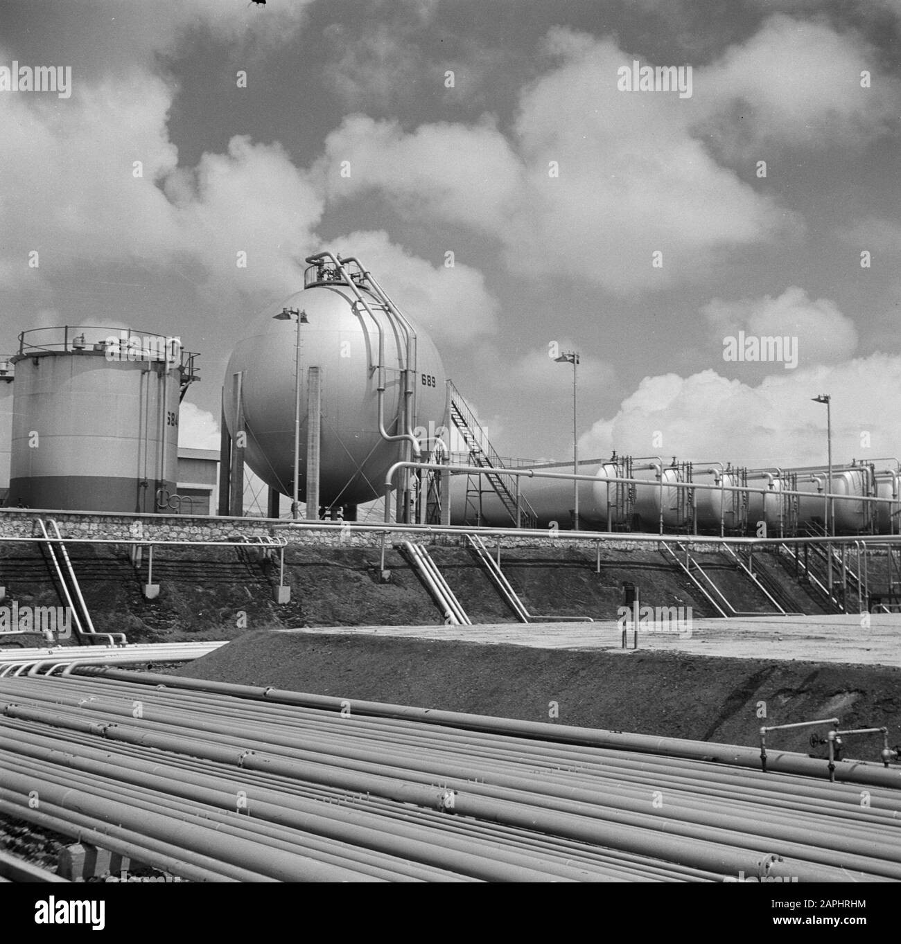 Oil refinery curacao Black and White Stock Photos & Images - Alamy