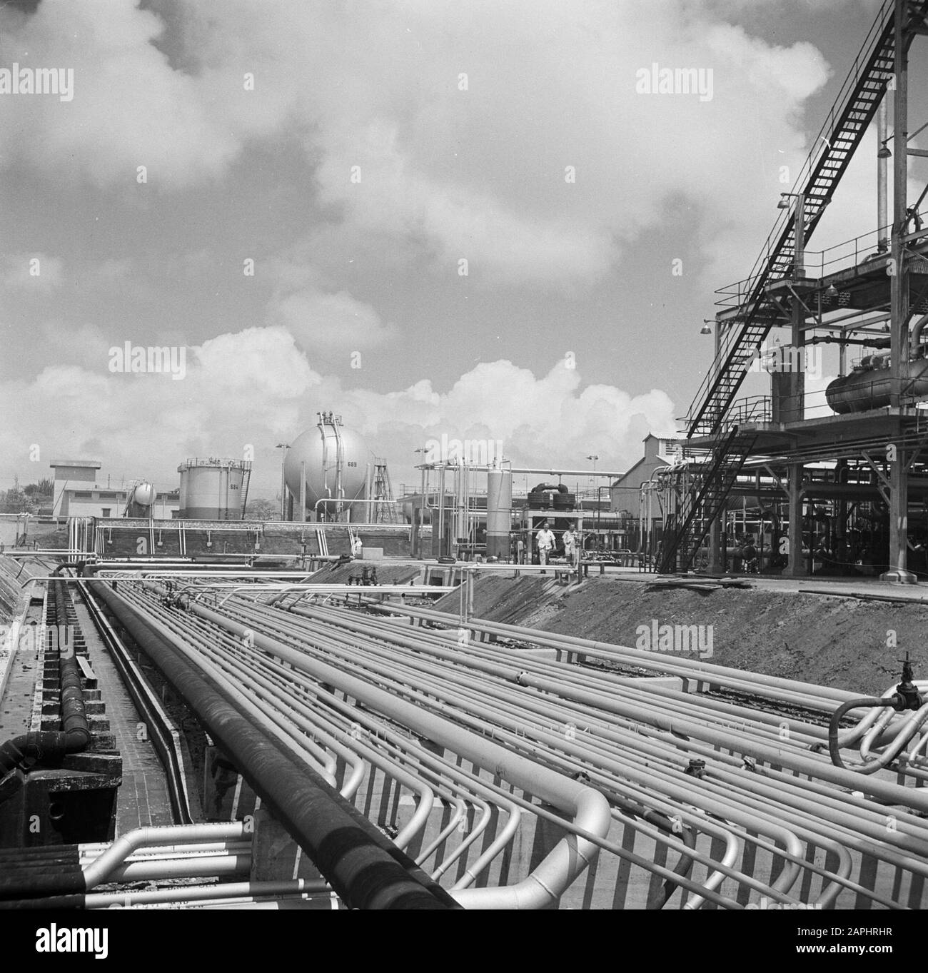 Oil refinery curacao Black and White Stock Photos & Images - Alamy